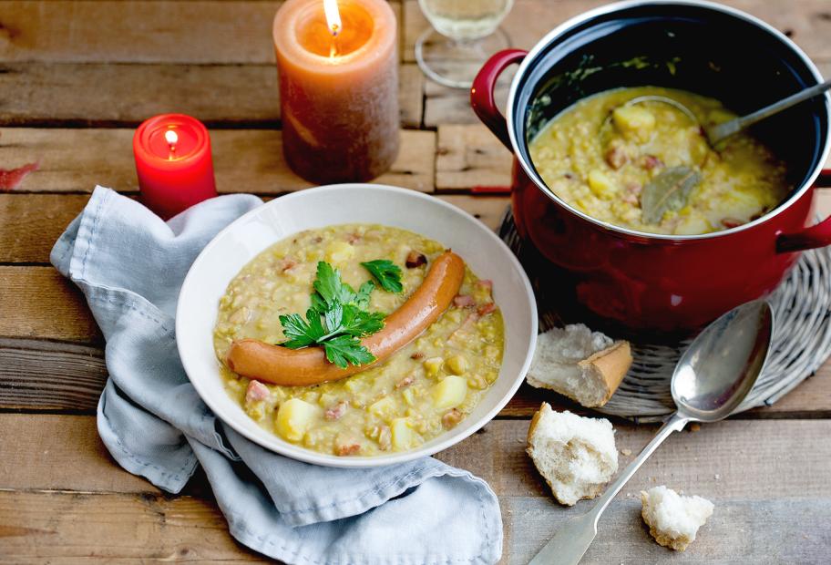 Deftige Erbsensuppe mit Wiener Würstchen | Simply-Cookit