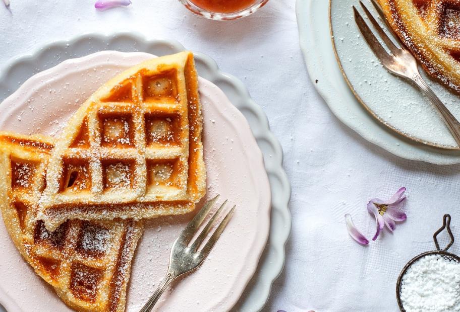 Vanille-Quark-Waffeln mit Rhabarberkompott | Simply-Cookit